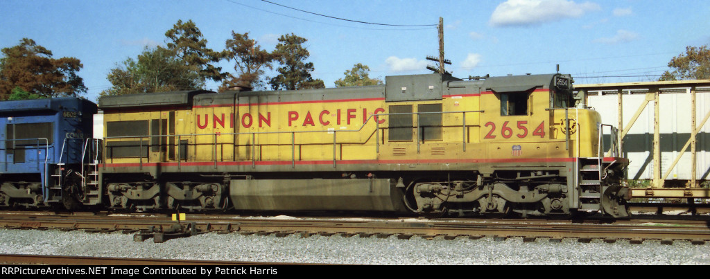 UP 2654 X-UP 9054 XX-MP 9054 C36-7 and CR 6608 C30-7 idle in CSX Gentilly Yard in New Orleans LA ...